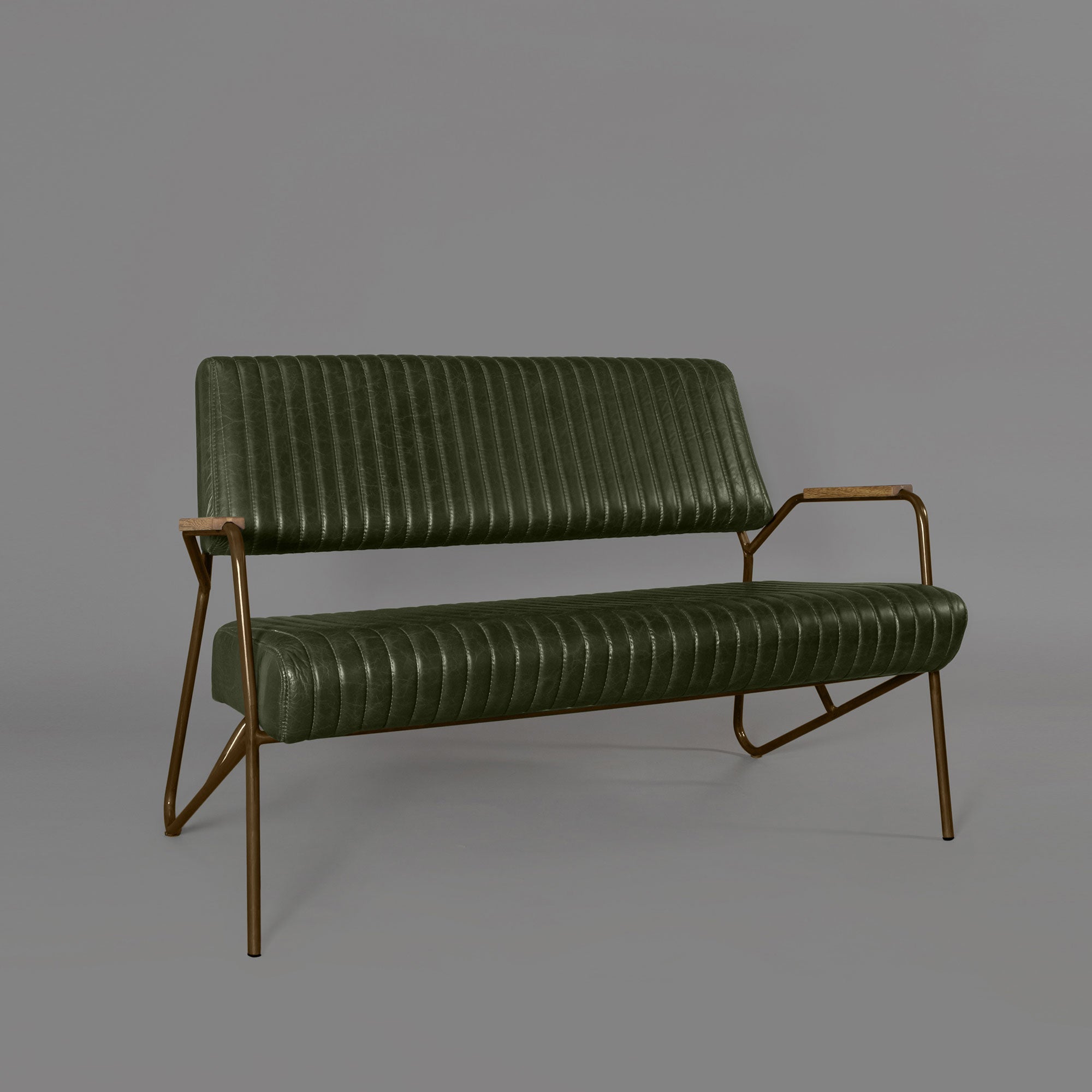 Sofá Lansa Rillen Cuero|Metal, Madera y Cuero.